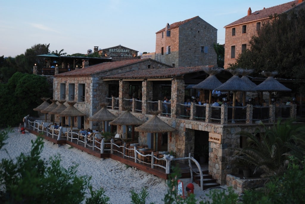 Tizzano, een klein vissersdorp aan een beschutte zeearm